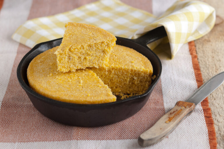 Southern Skillet Cornbread Recipe - Make Your Meals