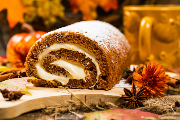 Homemade Pumpkin Roll Recipe - Make Your Meals